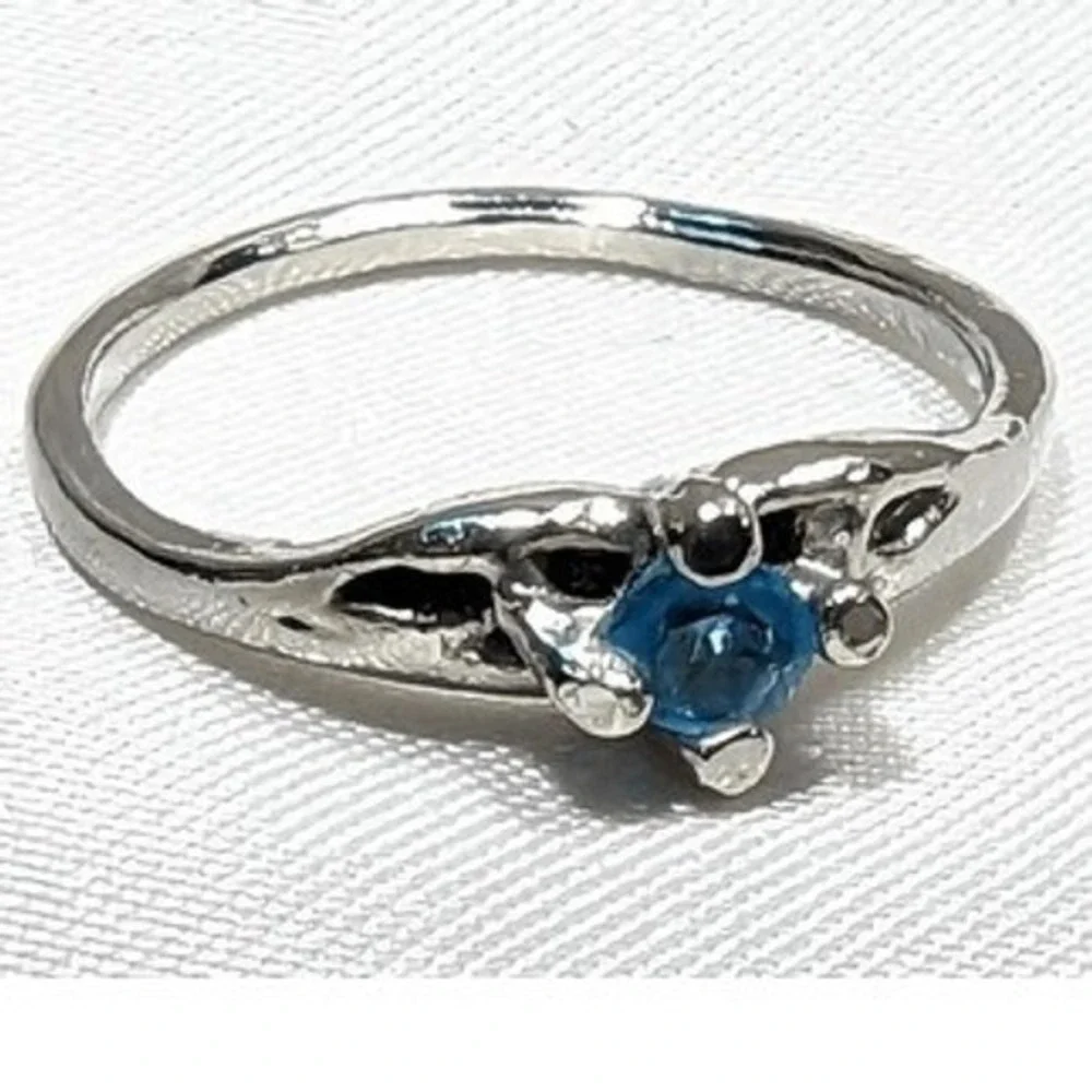 The Unbranded Brand | Jewelry | New Costume Jewelry Ring Size 775 Light ...